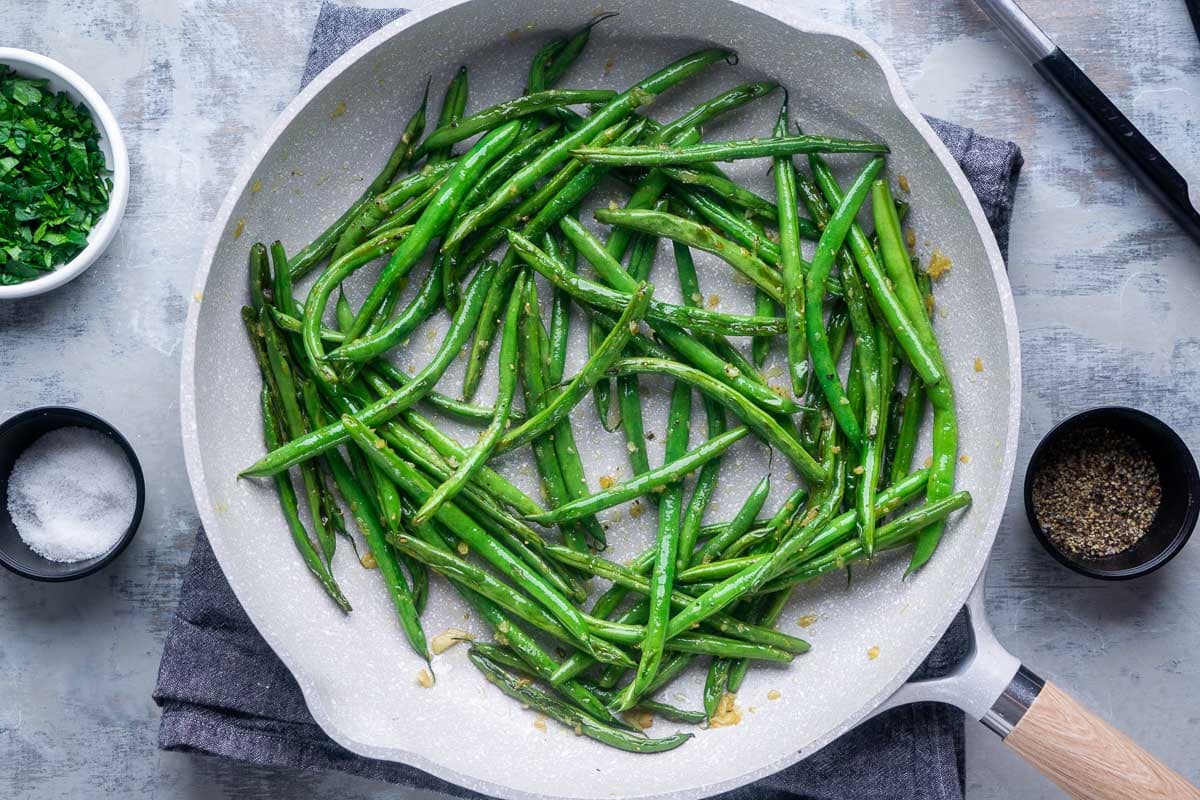Easy Sautéed Green Beans with Garlic - The Kitchen Girl
